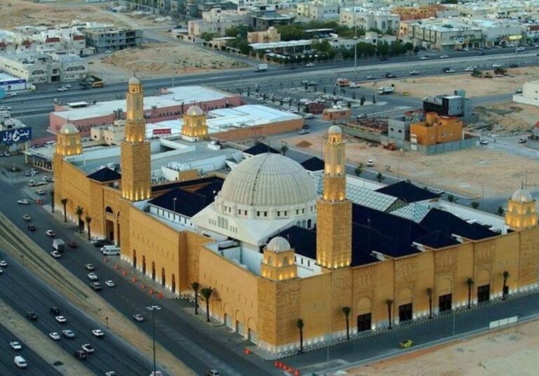 The Architectural Marvels of Al Rajhi Mosque | Travel Guide Page